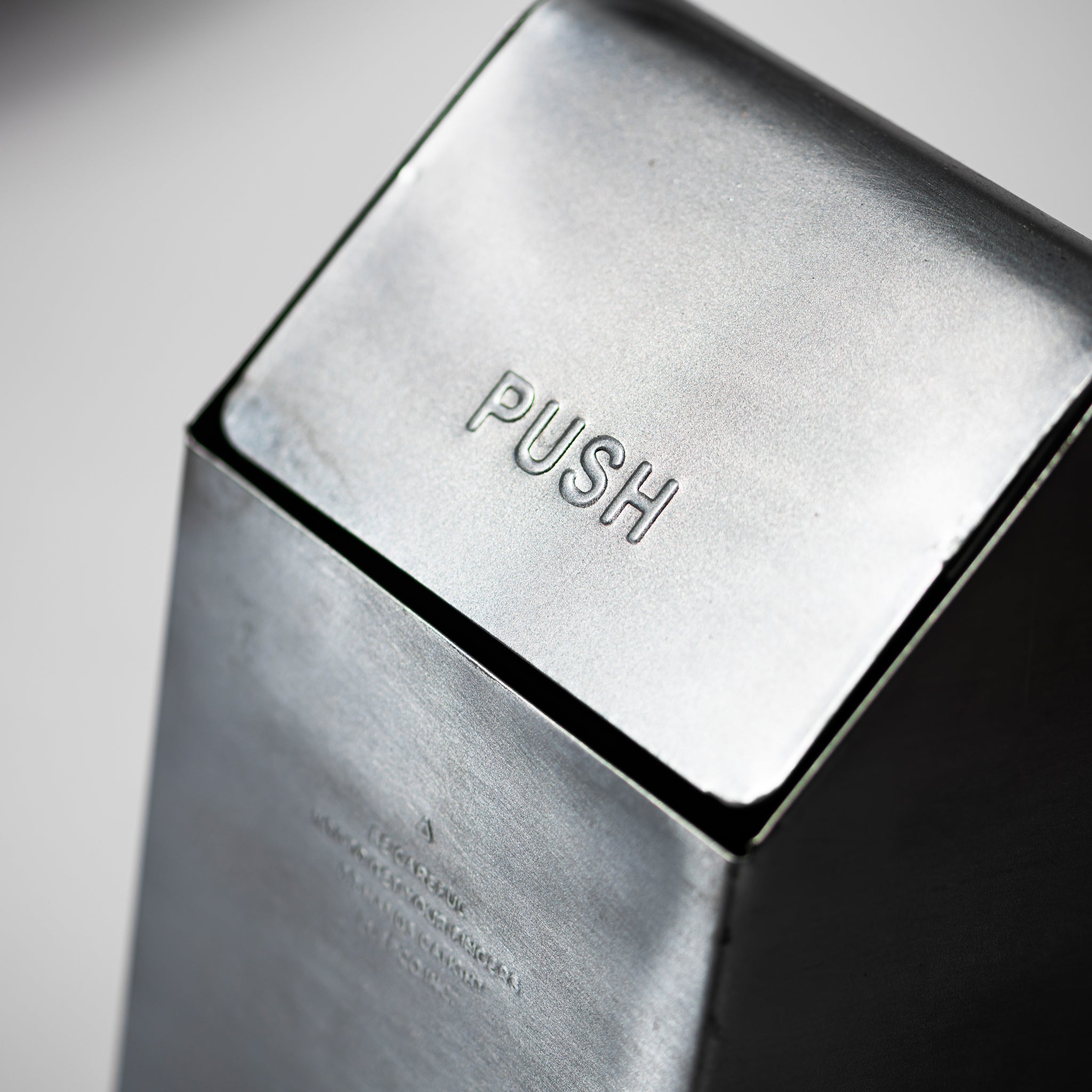 COUNTERTOP DUSTBIN – PUEBCO TAIWAN